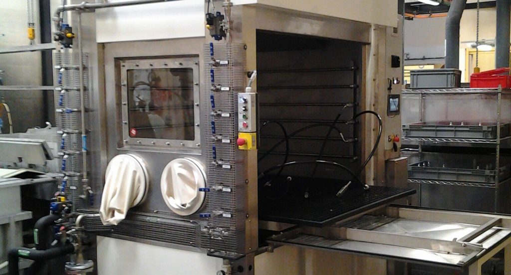 MAXIMA • Cleaning of heavy and large parts • Mecanolav